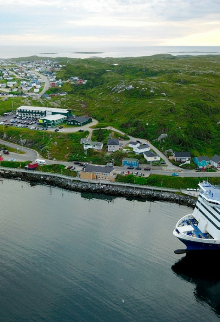 Home [www.stchrishotel.com]